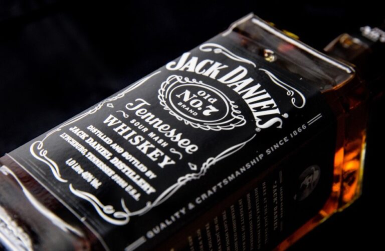 Jack Daniel's: Σταματά τη Woke ατζέντα για τα προνόμια των ΛΟΑΤΚΙ+ - I ...